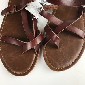 Universal Thread | Shoes | Brown Faux Leather Strappy Toe Wrap Sandal ...